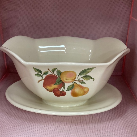 Tele Flora | Other | Tele Flora Gift Cream Color With Apples And Pear ...